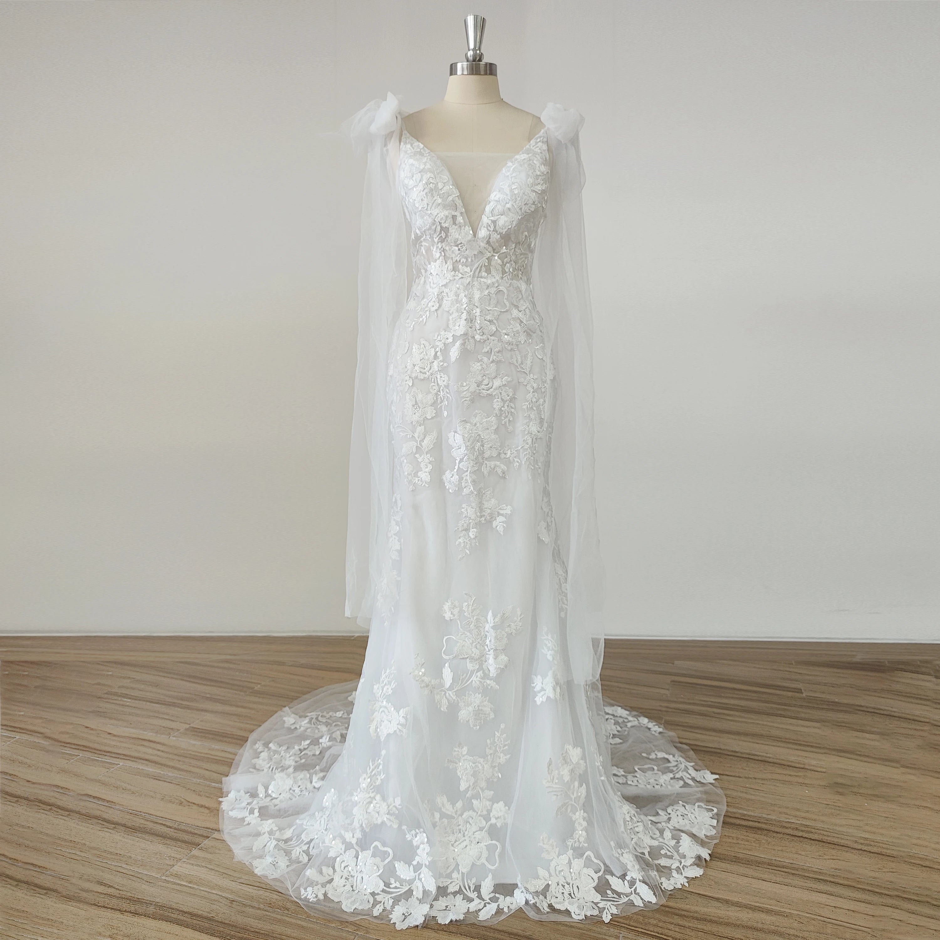 Elegant Lace Bridal Gown With Tulle Train on Luulla