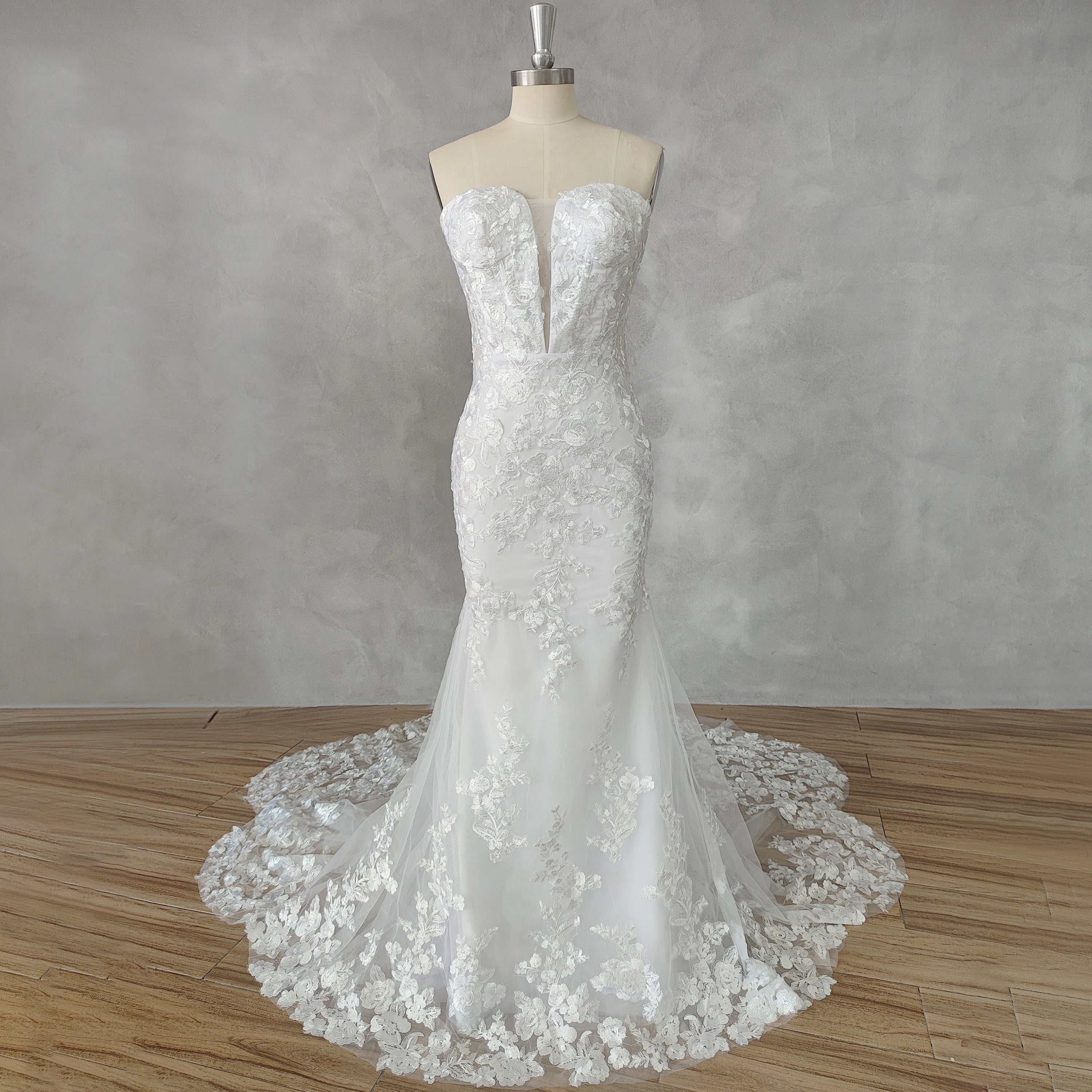 Elegant Lace Mermaid Bridal Gown With Train on Luulla