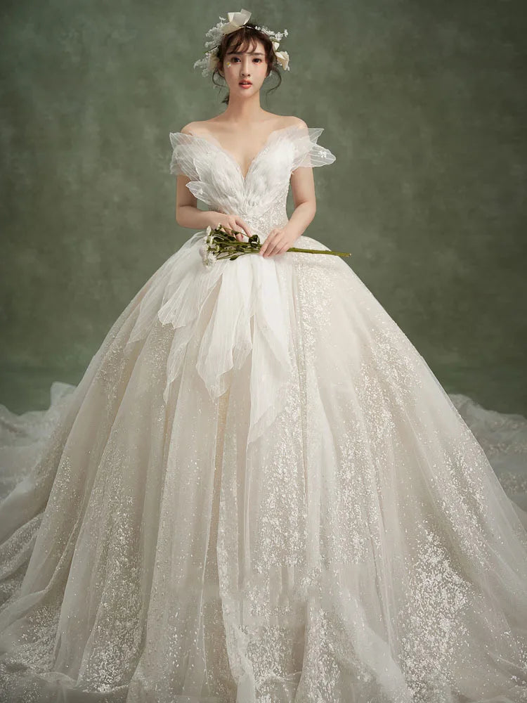Exquisite Lace Bridal Gown With Flowing Tulle Skirt on Luulla